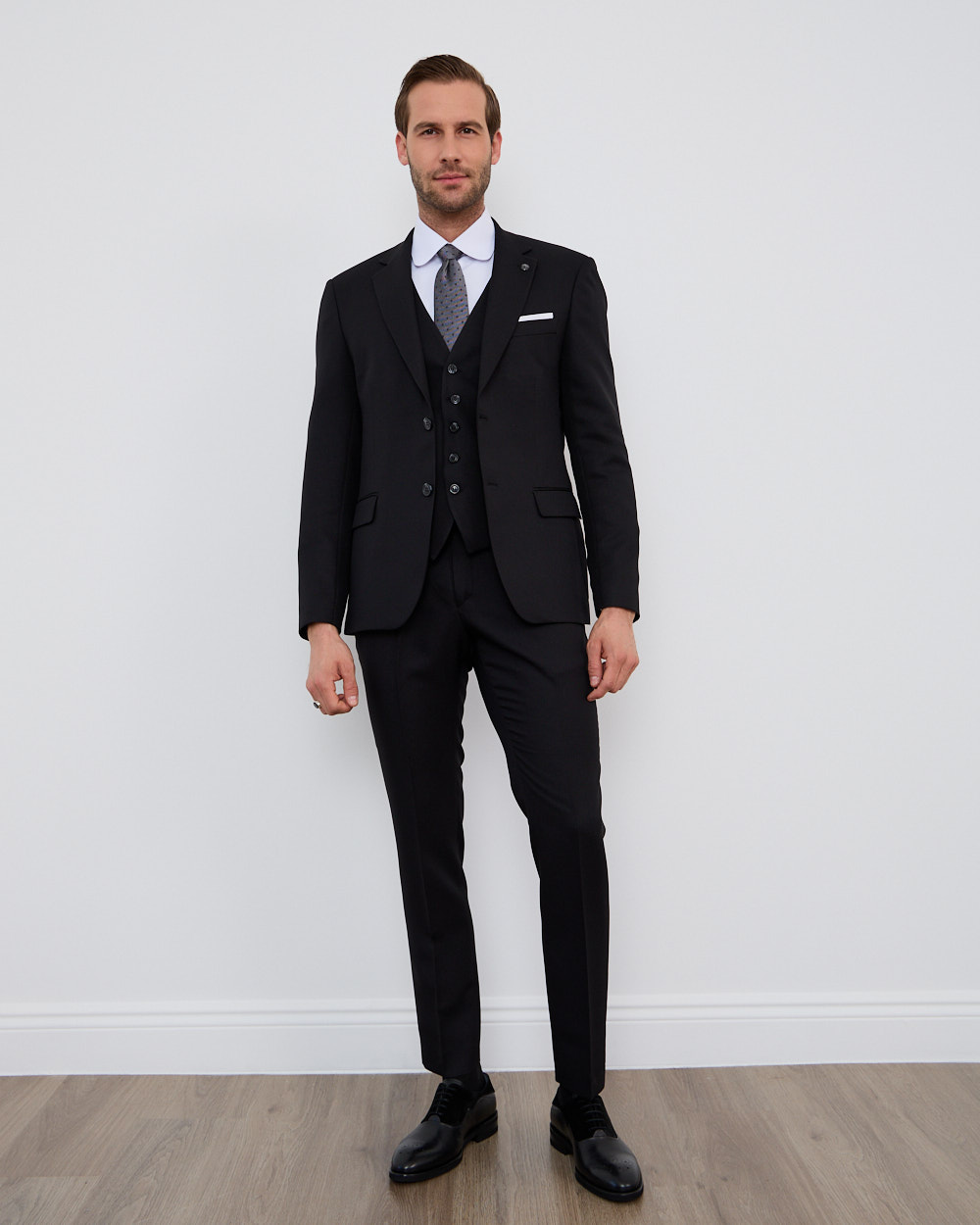 Aristocratic Attire Look - Square For Men