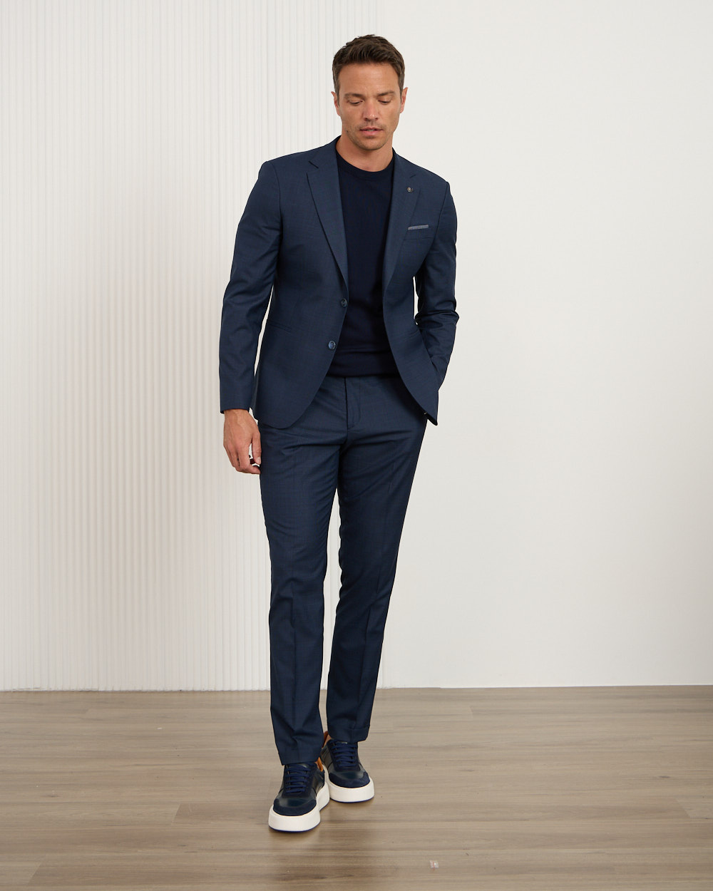 Contemporary Classic Look - Square For Men