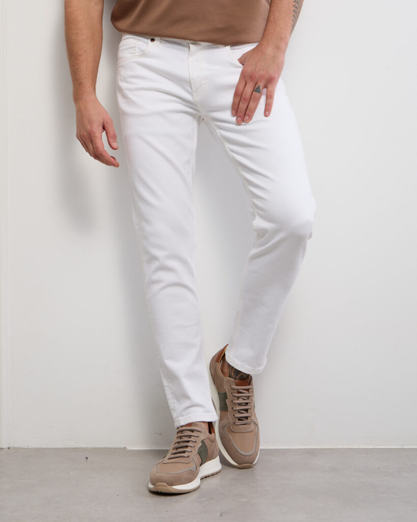 White Carrot Fit Jeans