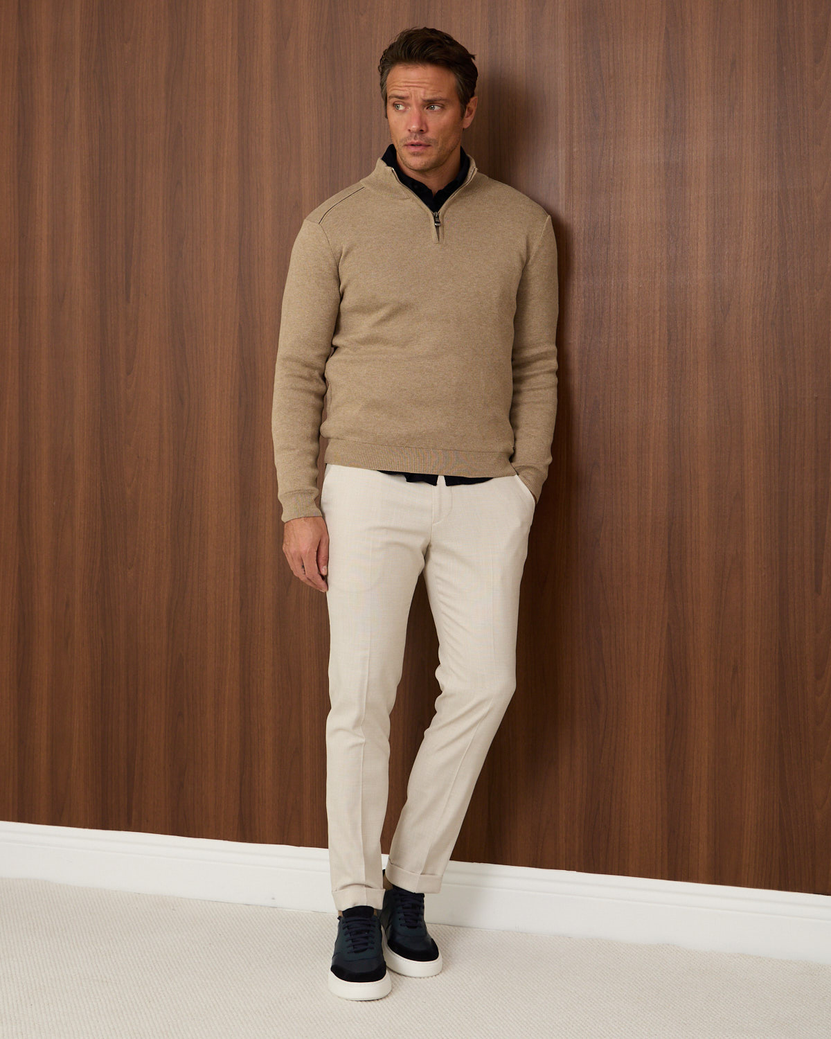 Elegant Direction Look - Square For Men